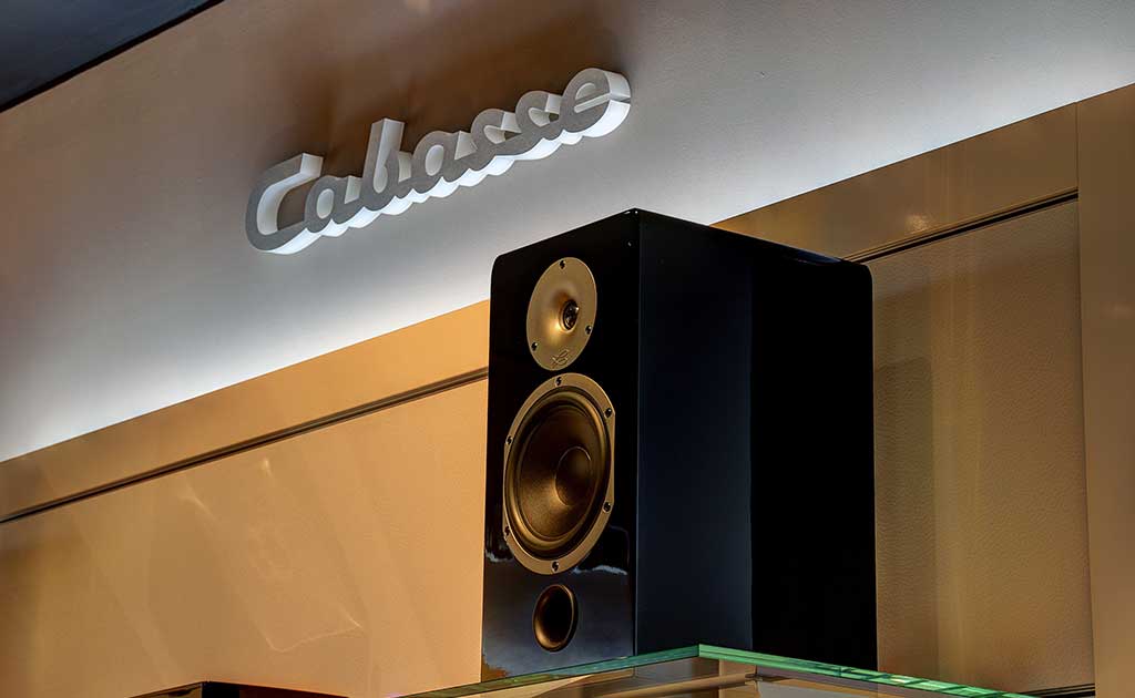 Cabasse Acoustic Center Praha - Hi-Fi Voice - recenze audio-video ...