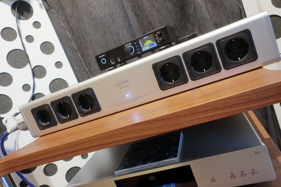 IsoTek V5 Sirius - Hi-Fi Voice - recenze audio-video techniky a ...