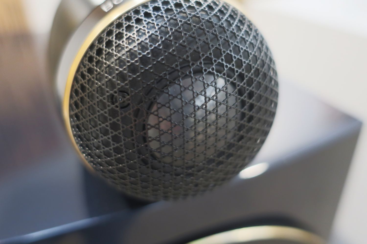 Bowers & Wilkins 705 S3 Signature - Hi-Fi Voice - recenze audio-video ...